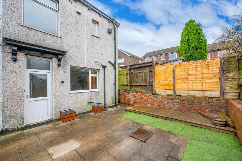 Street Lane, Gildersome, LS27 2 bed terraced house - £149,995
