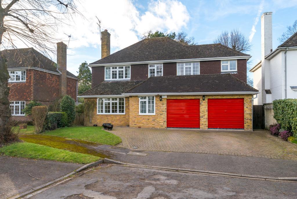 Thorley Gardens, Pyrford, GU22 4 bed house - £1,100,000