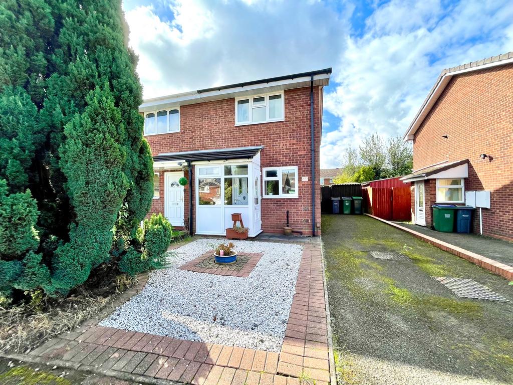 Chamberlain Close, Oldbury B69 2 bed semi-detached house - £190,000