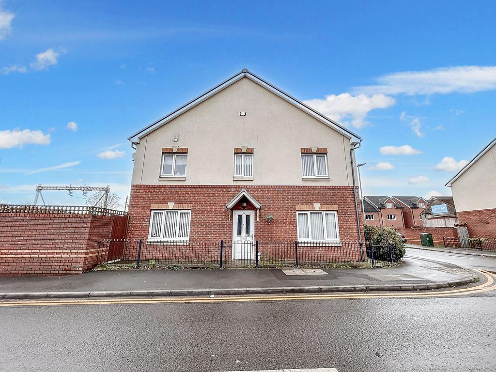 Turner Street, Newport, NP19 2 bed semi-detached house - £200,000