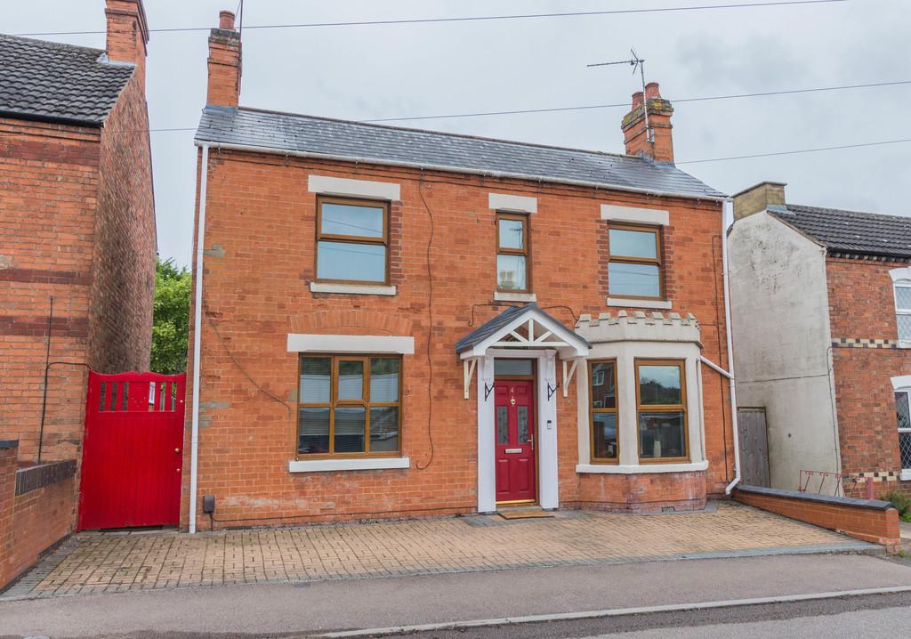 Obelisk Road, Finedon NN9 4 bed detached house - £285,000