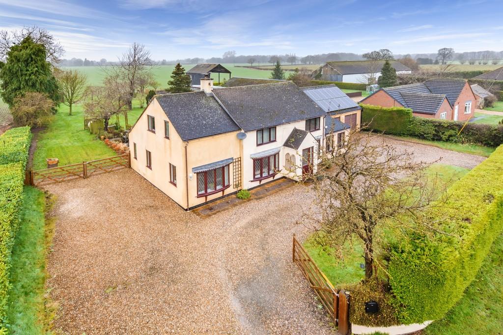Overfields, 6 Muckleton, Telford, TF6... 3 bed detached house - £600,000