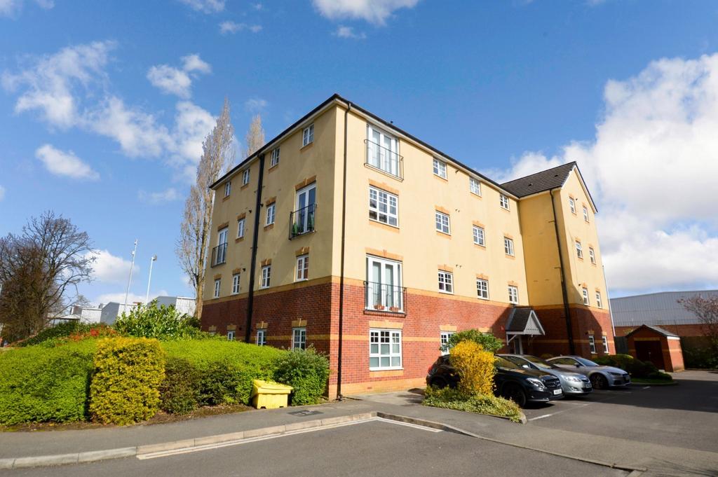 Bowdon Court, Montague Road, Old... 2 bed flat - £165,000