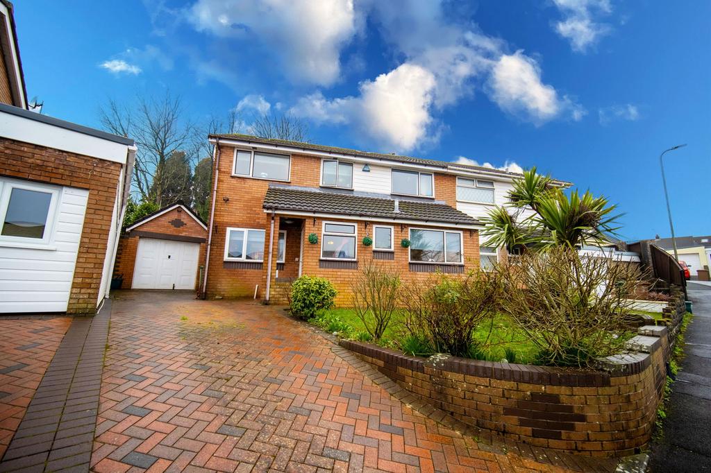 Lon-y-Barri, Caerphilly, CF83 2NQ 4 bed semi-detached house - £315,000
