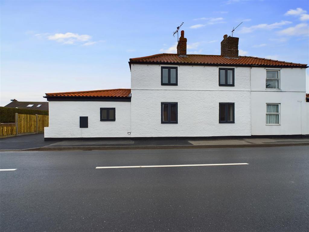 94 Main Street Beeford Driffield YO25 8AZ 3 bed house for sale - £275,000