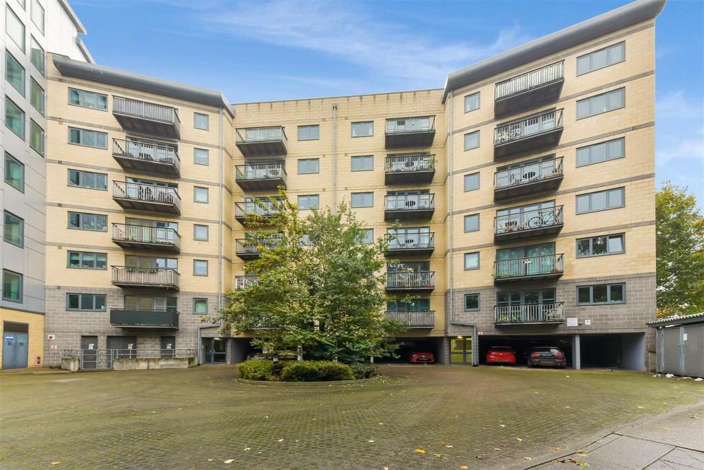 Chapter Way, Colliers Wood SW19 2 bed flat - £475,000