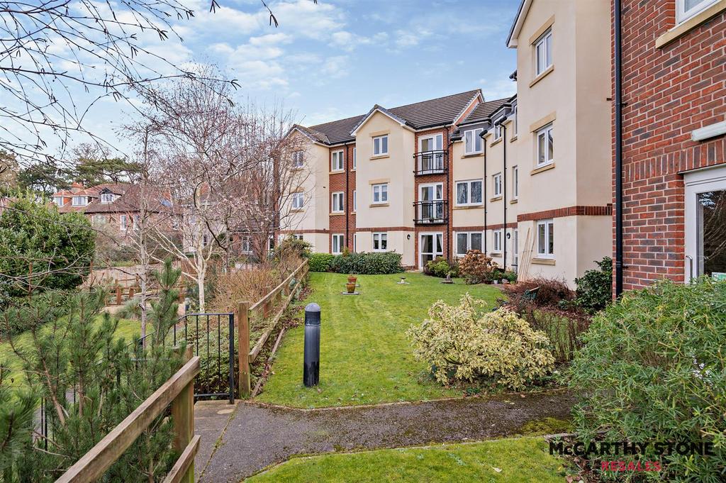 William Court, Overnhill Road... 2 bed apartment for sale - £225,000