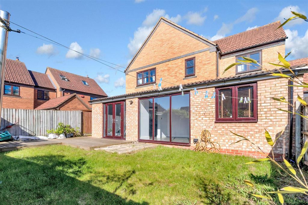 Gainsborough Close, Grange Farm 4 bed detached house - £500,000