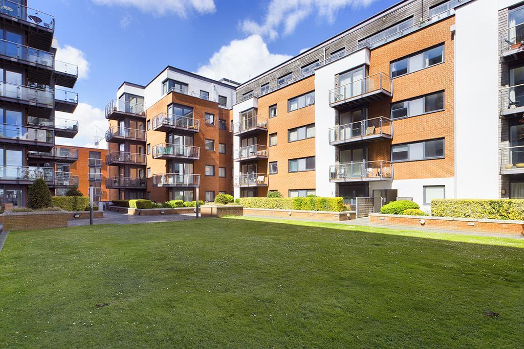 Mistral, Channel Way, Ocean Village... 2 bed flat - £1,400 pcm (£323 pw)
