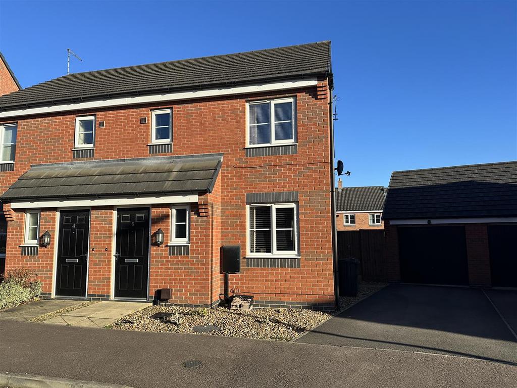 Long Swath Way, Birstall LE4 3 bed semi-detached house - £275,000
