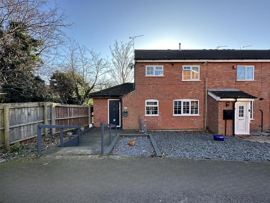 Pochins Close, Wigston LE18 3 bed townhouse - £250,000