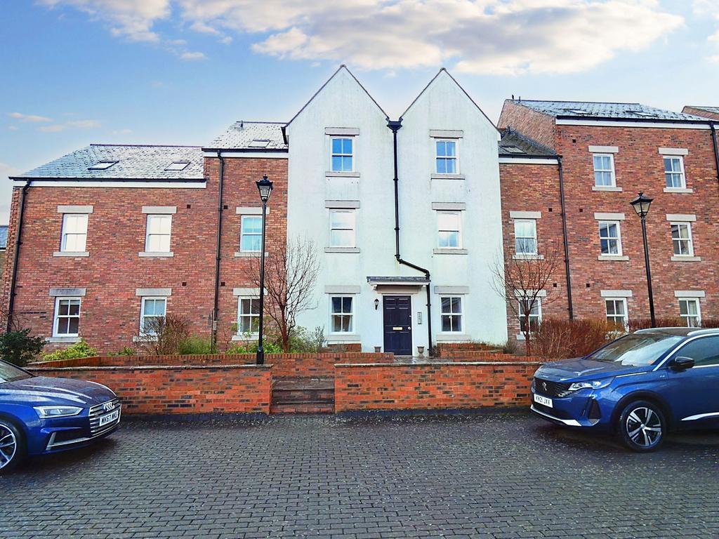 Tyne Green, Hexham, Northumberland... 2 bed flat - £100,000