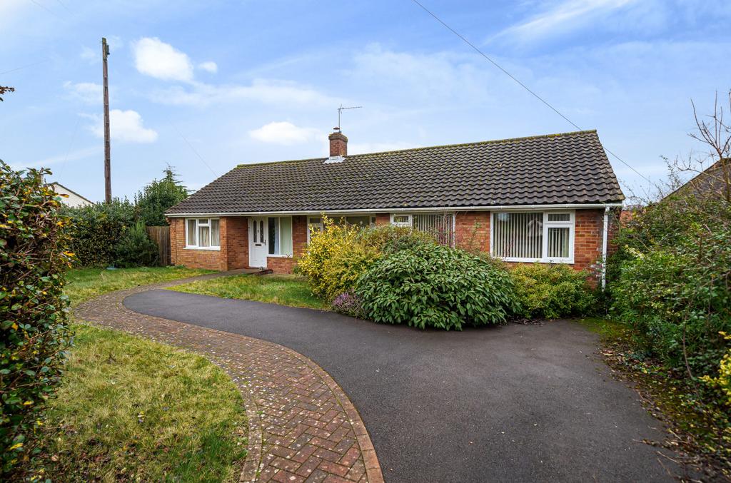 Olivers Battery Crescent, Winchester... 3 bed bungalow - £620,000