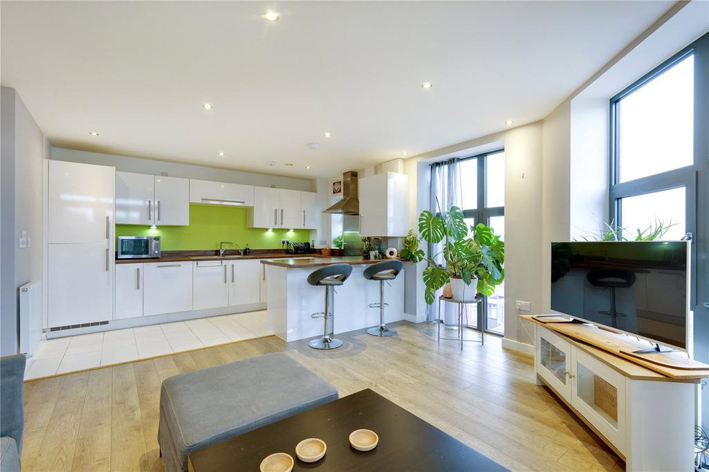 Oldridge Road, London, SW12 2 bed flat - £625,000