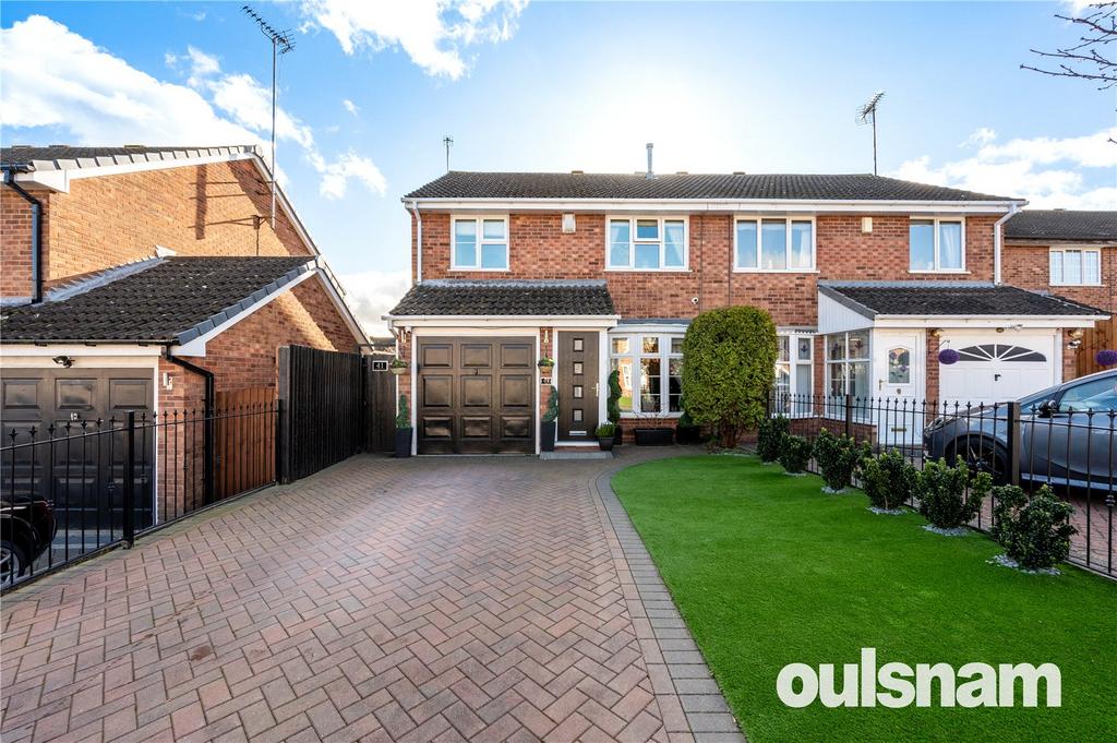 Maisemore Close, Church Hill North... 3 bed semi-detached house - £280,000