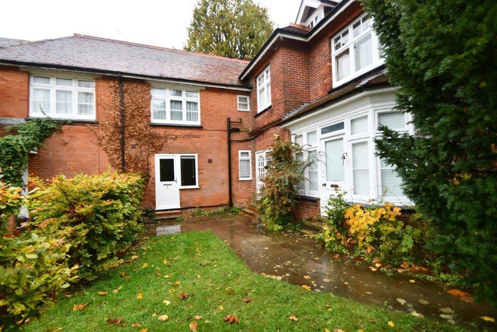 46 Busbridge Lane, Godalming GU7 1 bed maisonette for sale - £170,000