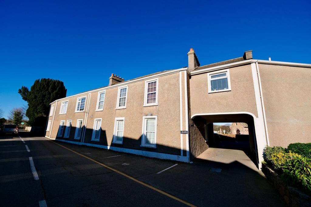 Grouville, Jersey JE3 2 bed ground floor flat - £439,000