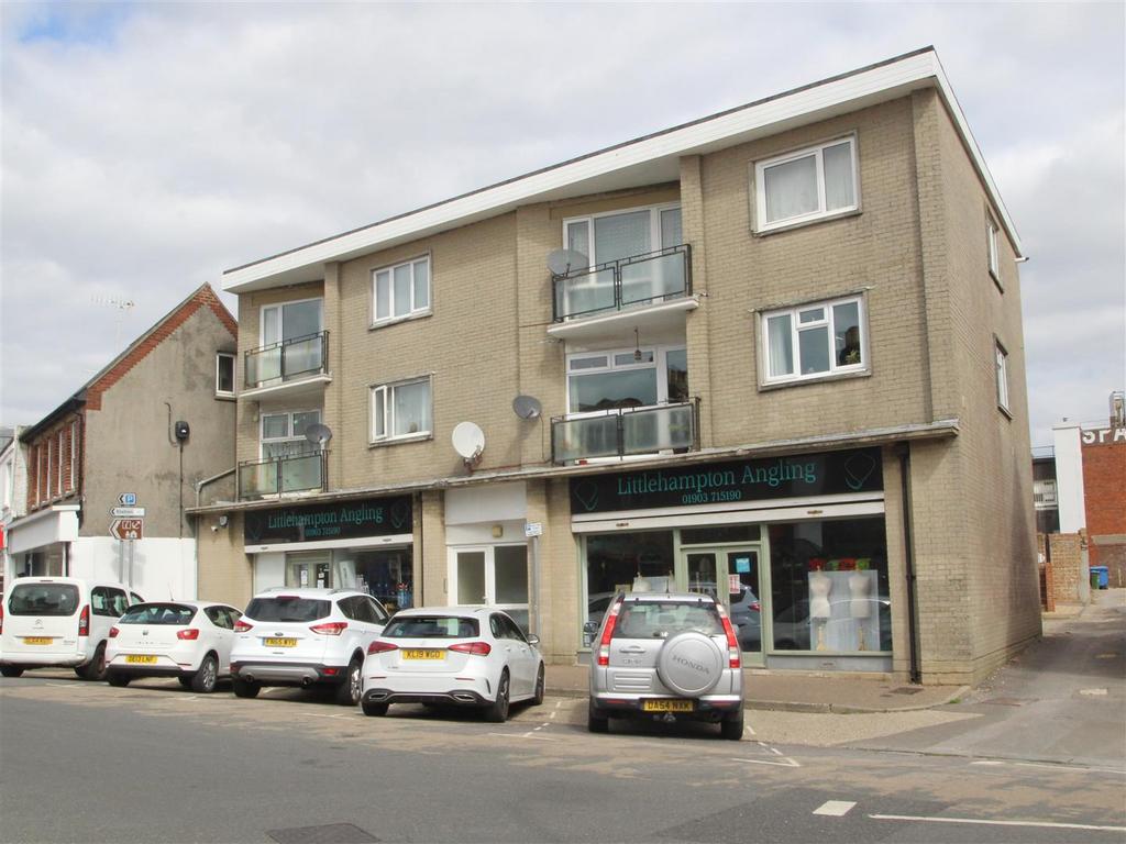 Pier Road, Littlehampton 2 bed flat - £179,950