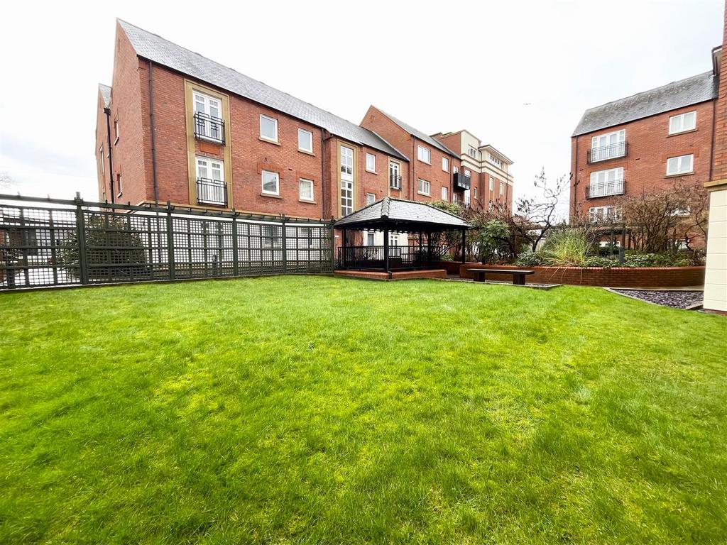 George Street, York 2 bed flat - £148,000