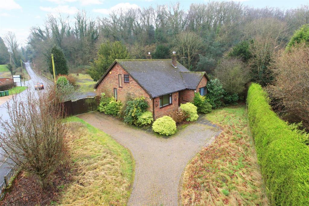 Muxton Lane, Muxton, Telford 3 bed detached bungalow for sale - £475,000