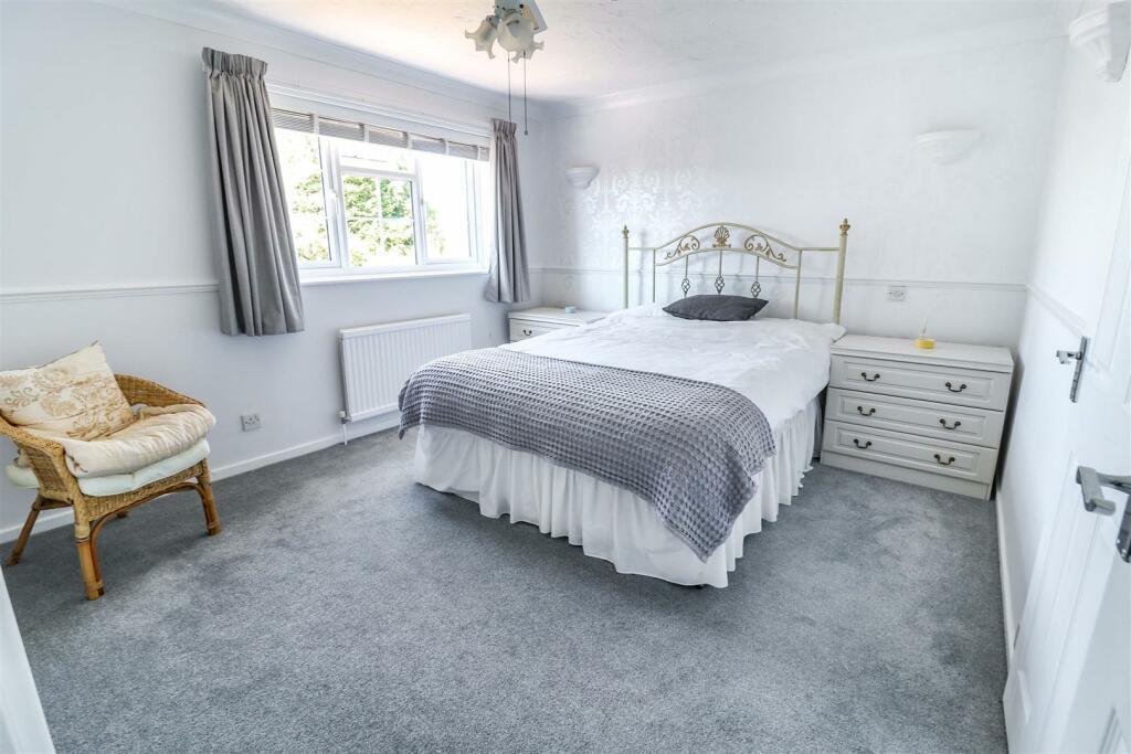 Monksbury, Harlow CM18 3 bed house - £1,950 pcm (£450 pw)