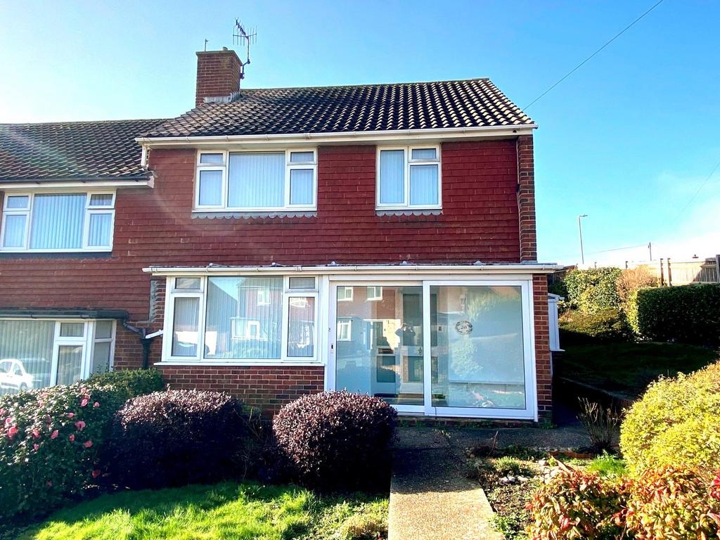 Fairlight Close Bexhill On Sea Tn40 3 Bed Semi Detached House £335 000