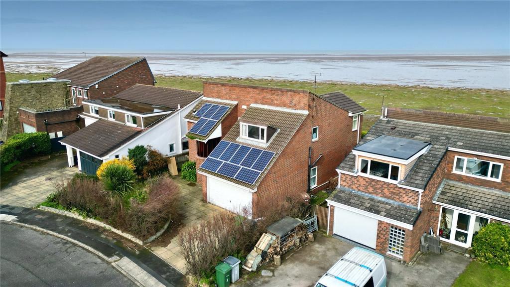 Kings Court, Hoylake, Wirral... 4 bed detached house - £675,000