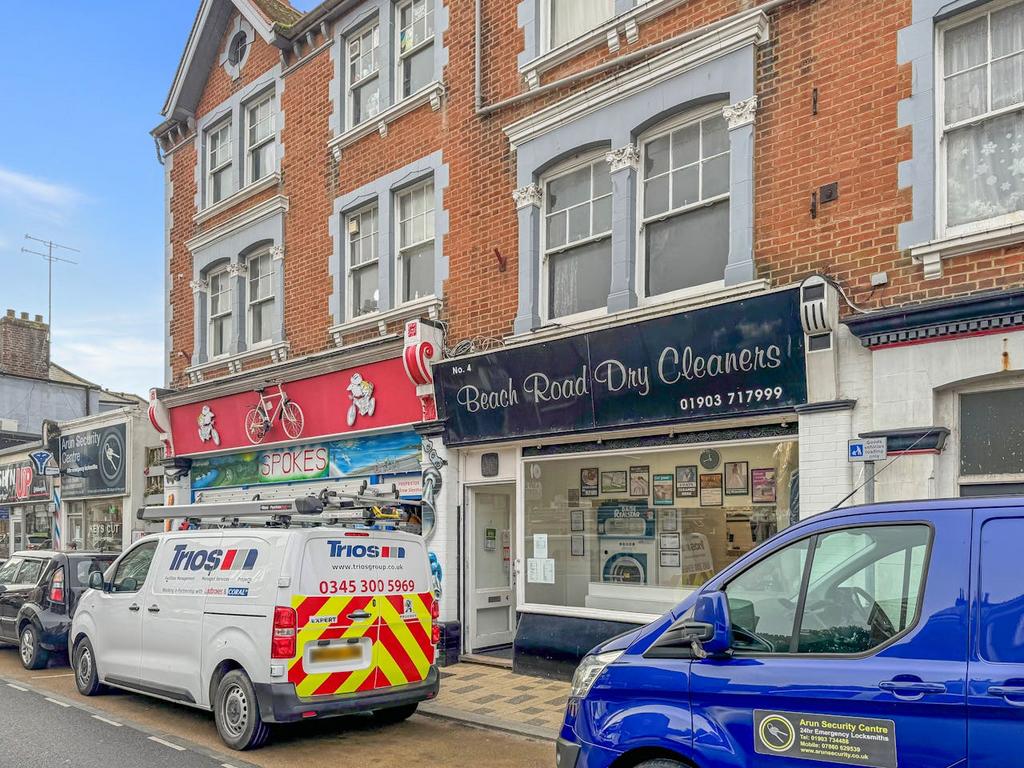4 Beach Road, Littlehampton, BN17 5HT Retail property (high street) - £ ...