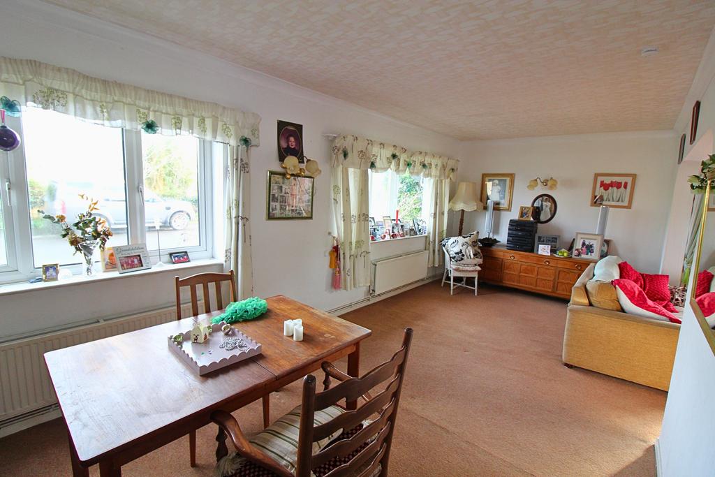 The Green, Pinvin WR10 3 bed bungalow for sale - £335,000