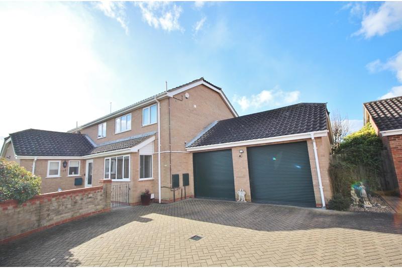 Hemmerley Drive, Peterborough PE7 5 bed detached house for sale - £525,000