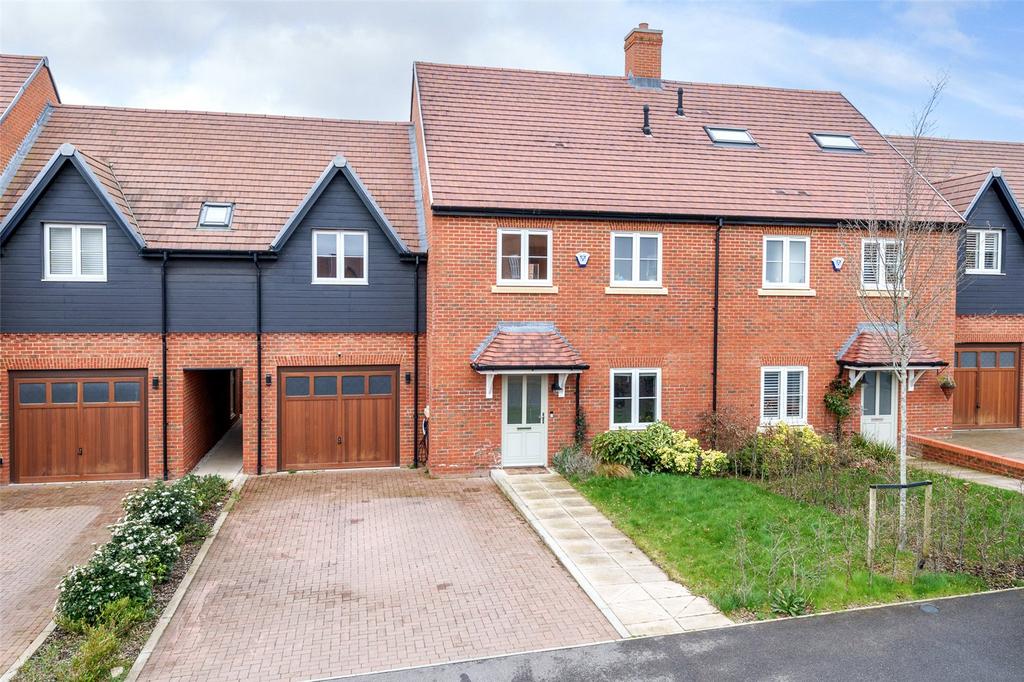 Rosebay Crescent, Bracknell RG42 4 bed semi-detached house - £675,000