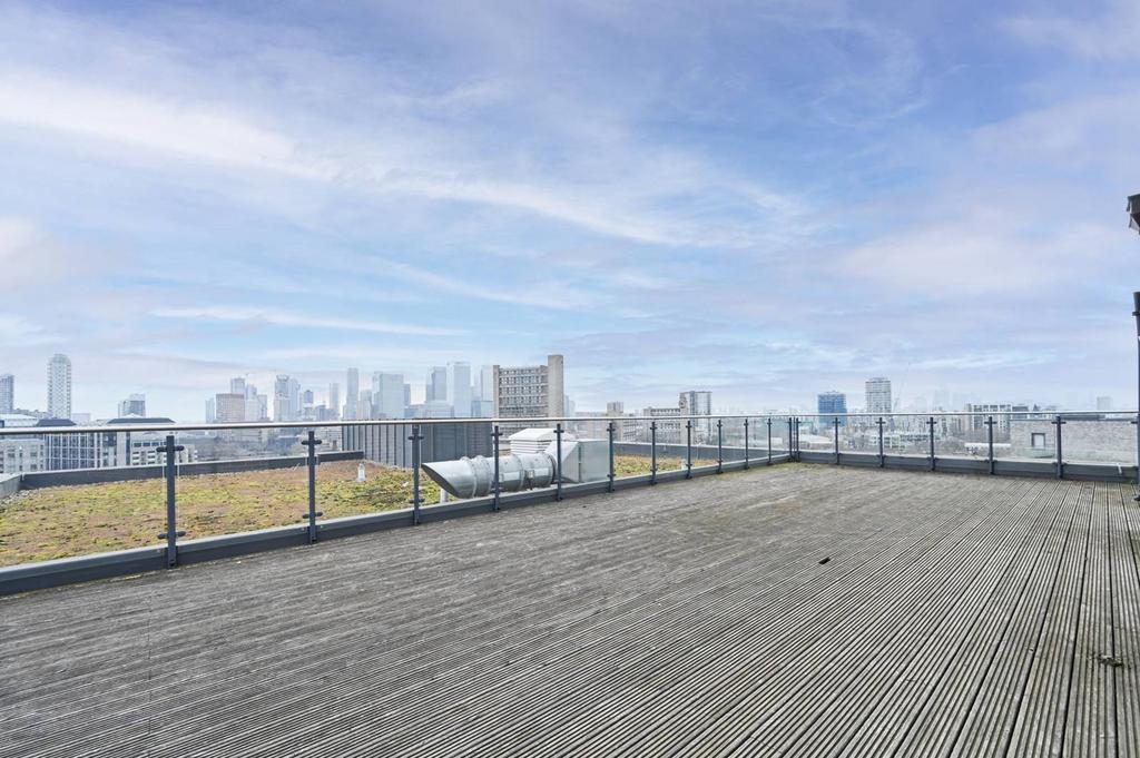 Cityvew Point, Docklands, London, E14 3 bed penthouse - £650,000