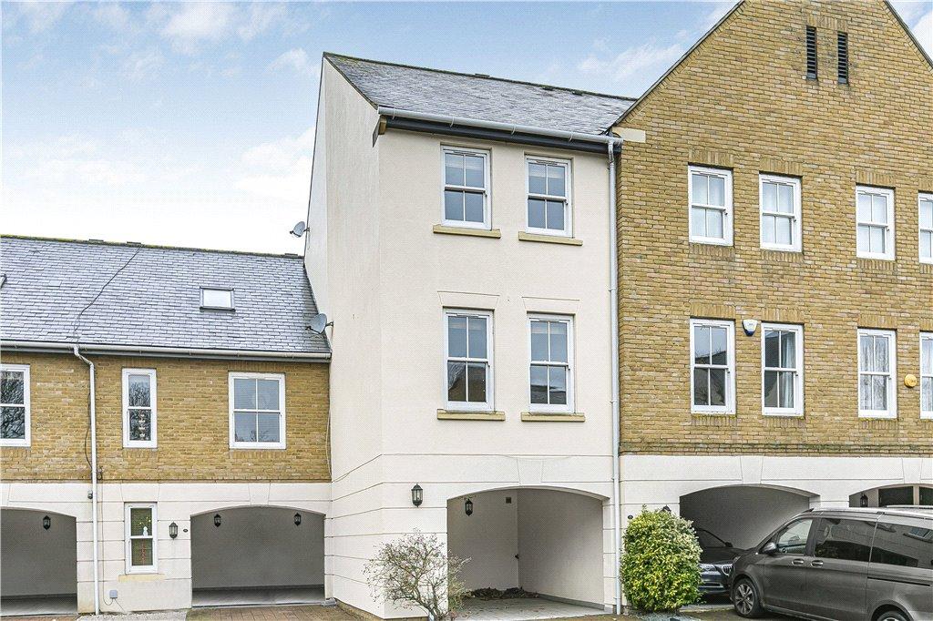 Wraysbury Gardens... 3 bed terraced house - £520,000