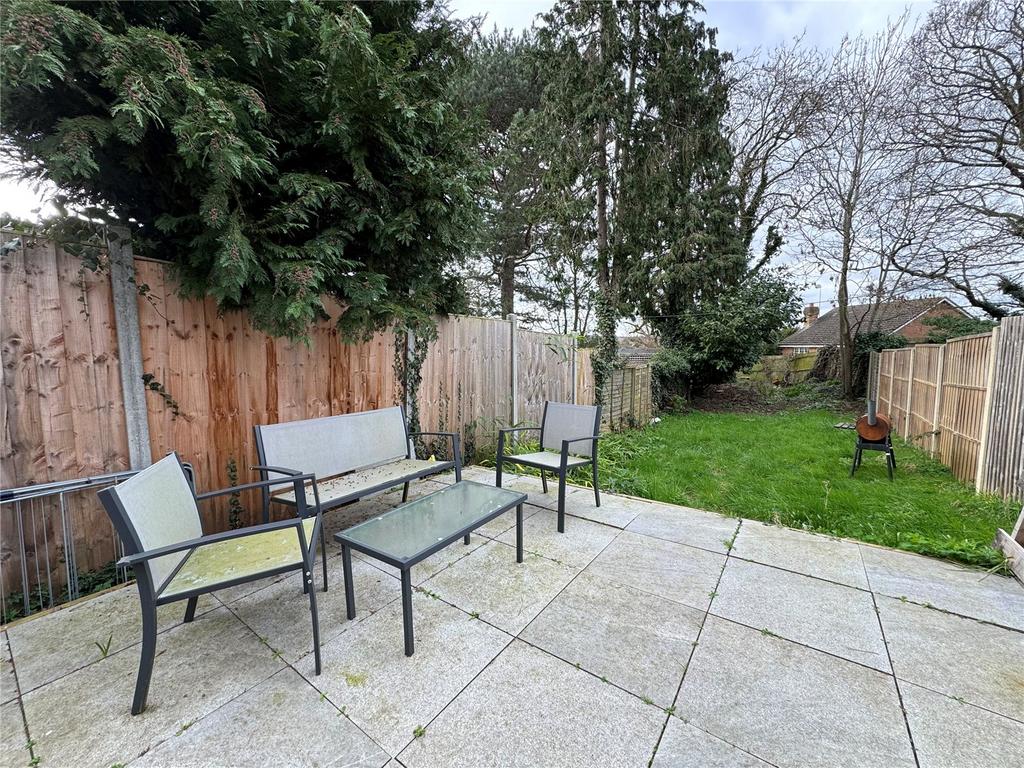 Tartar Road, Cobham, Surrey, KT11 2 bed apartment for sale - £325,000