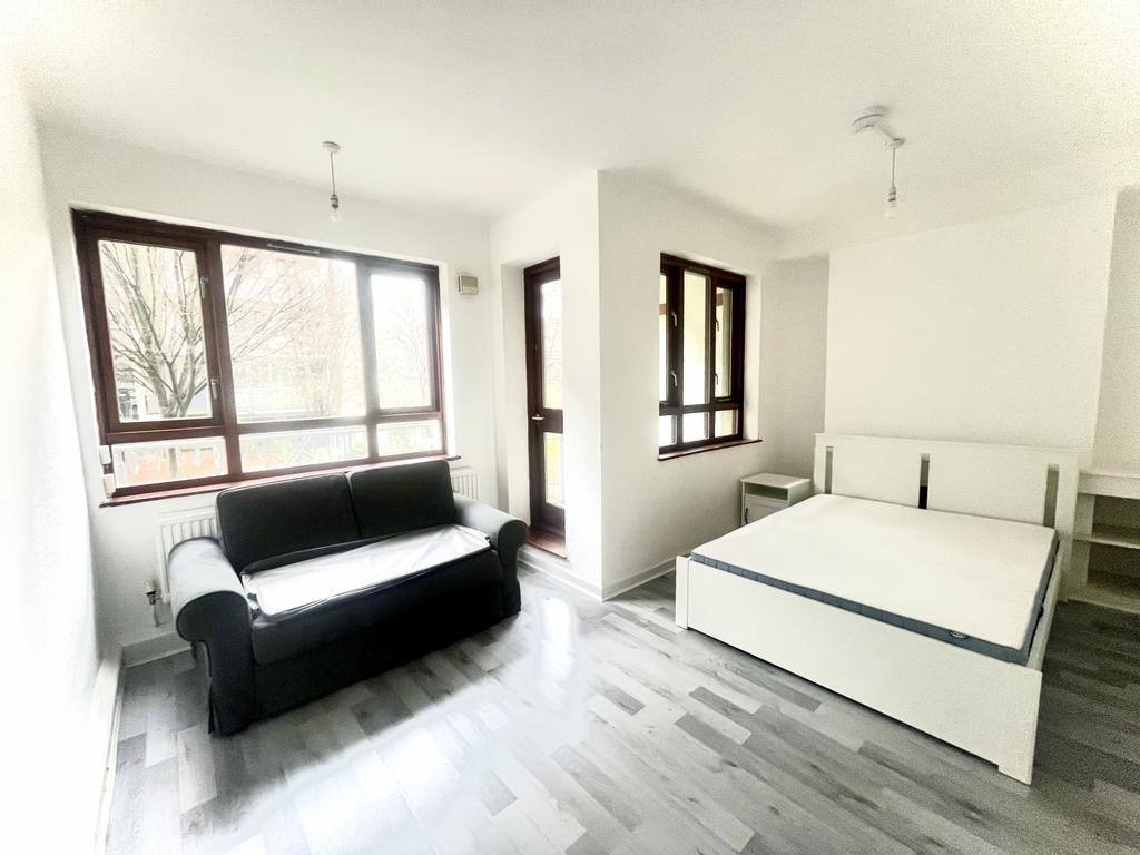 Fleetway, WC1H Studio - £280,000