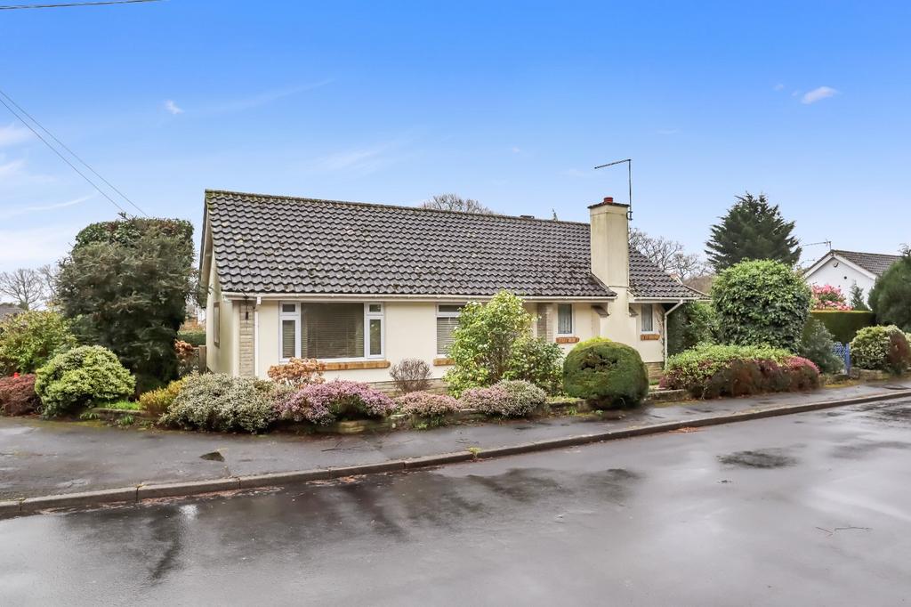 Linden Road, West Parley, Ferndown... 4 bed bungalow - £475,000