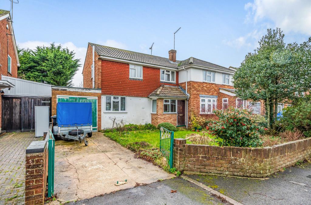 Fullbrook Crescent, Tilehurst, Reading 2 bed semi-detached house - £365,000