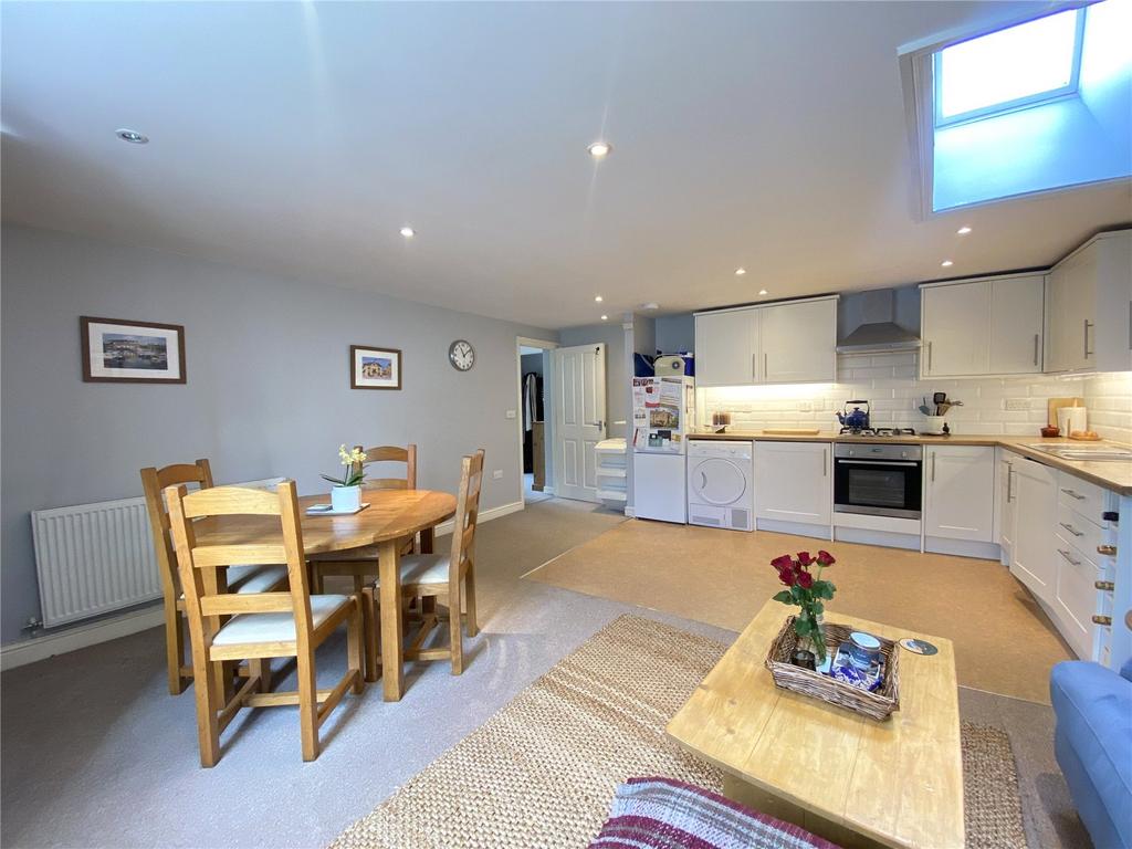 Long Street, Tetbury, GL8 2 bed apartment to rent - £1,150 pcm (£265 pw)