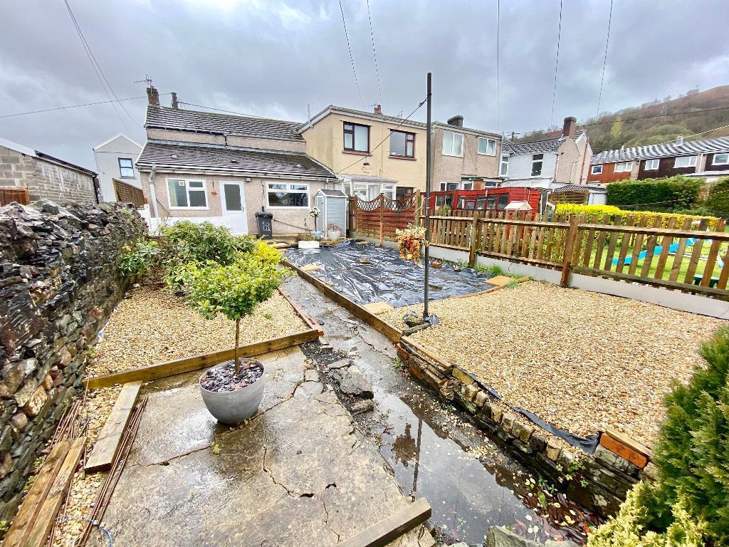 Hill Street, Aberaman, Aberdare, CF44... 2 bed end of terrace house - £ ...