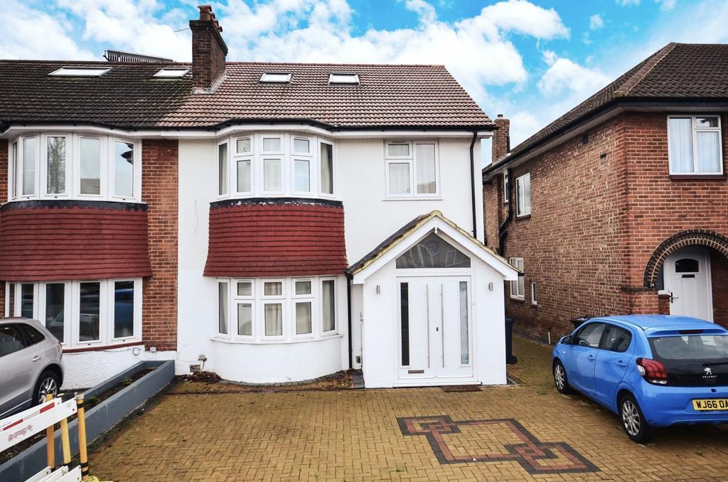 Bowes Road, Acton W3 7AA 5 bed semi-detached house - £4,500 pcm (£1,038 pw)