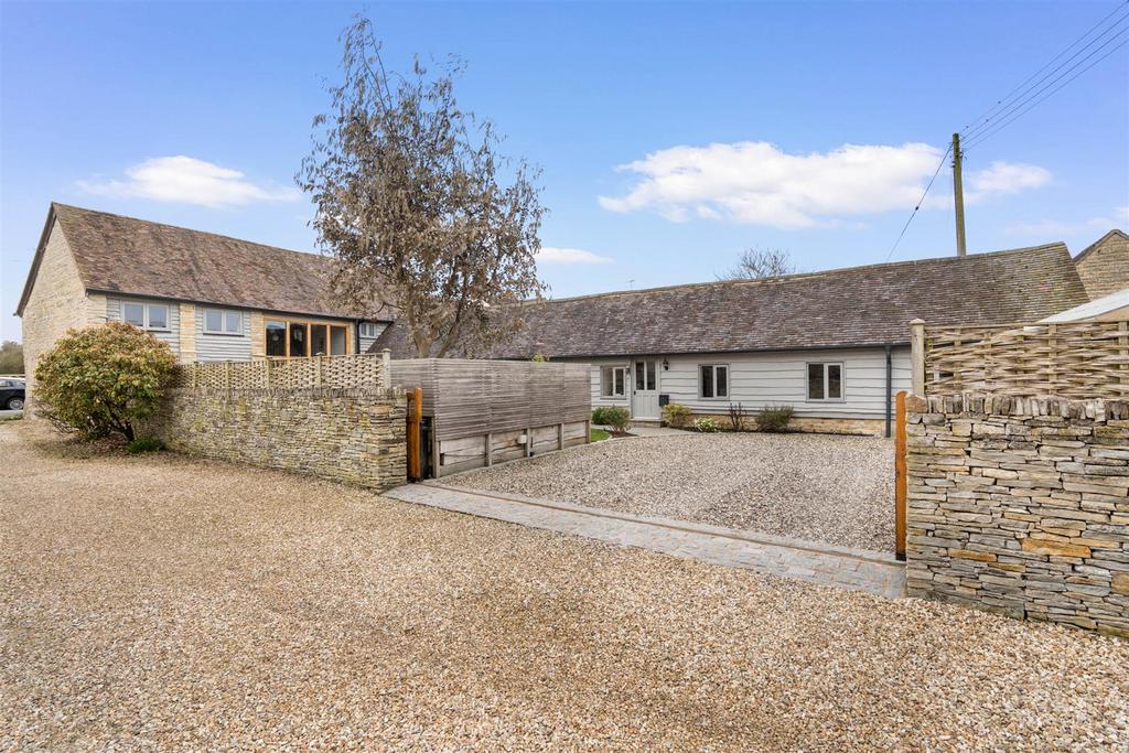 East Side, Evesham WR11 4 bed barn conversion - £700,000