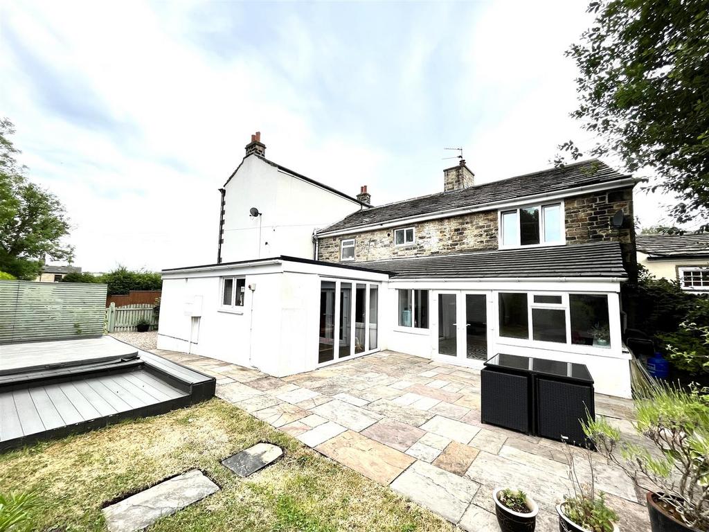 Leeds Road, Mirfield WF14 2 bed cottage - £277,995