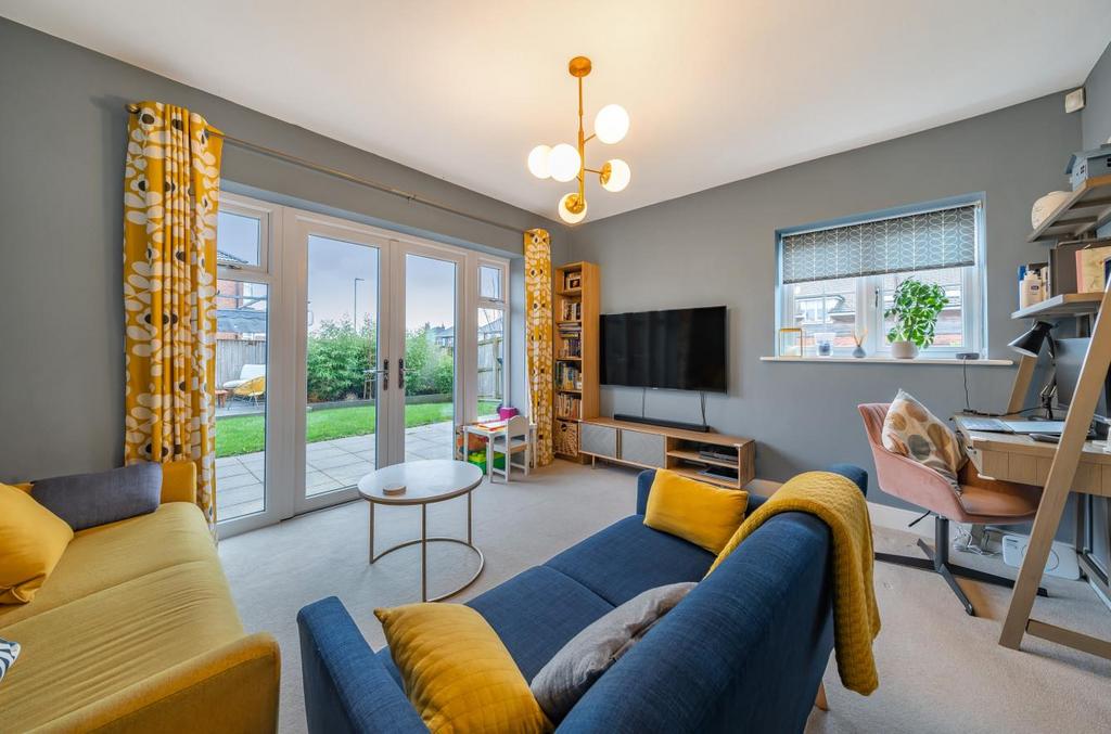 Eden Court, Leeds 2 bed end of terrace house - £270,000
