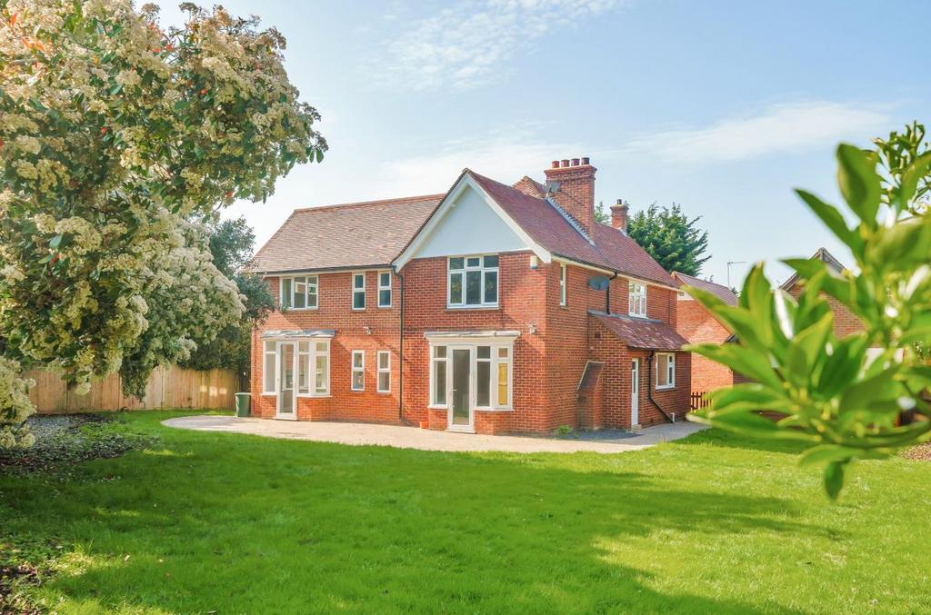 46 Castle Way, West Malling ME19 4 bed detached house for sale - £950,000