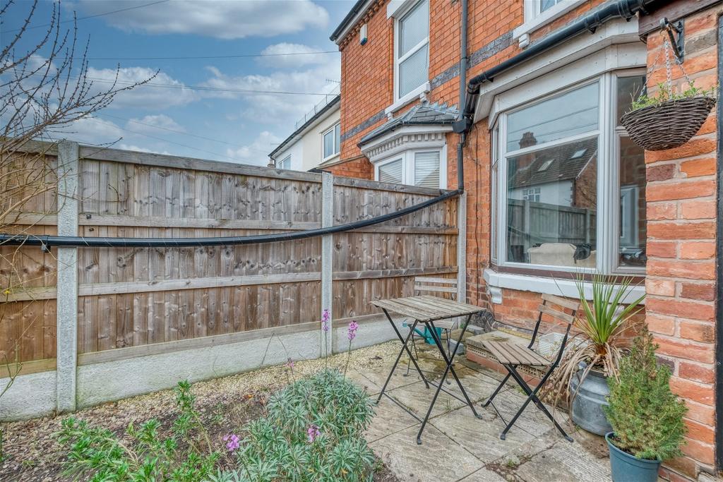 Farley Street, Worcester, WR2 6JD 2 bed semi-detached house - £180,000