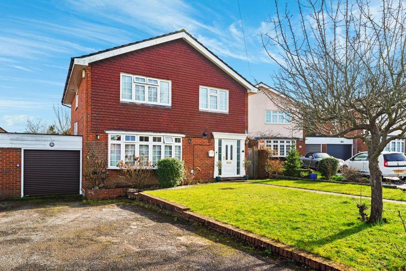 Fir Tree Close, Epsom 4 bed detached house for sale - £825,000