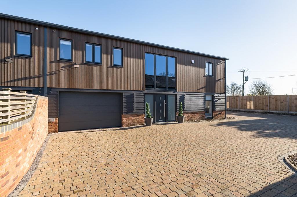 Gypsy Lane, Upper Staploe... 4 bed barn conversion for sale - £900,000