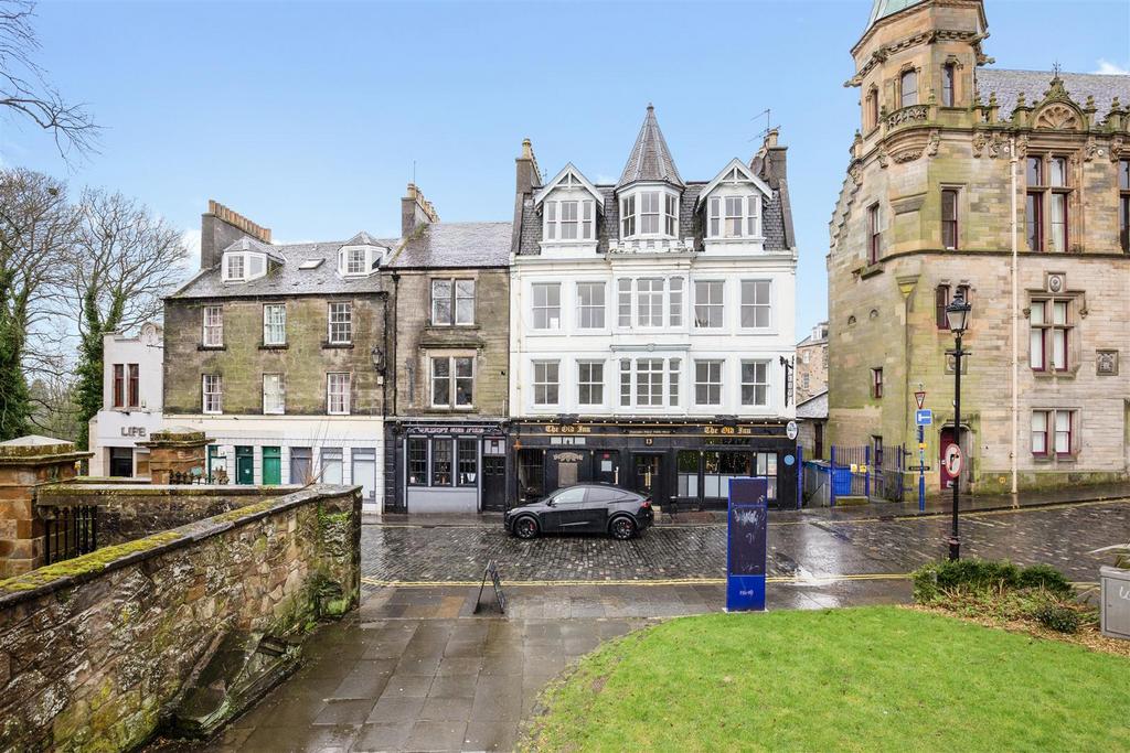 15F Kirkgate, Dunfermline, KY12 7NA 1 bed maisonette - £94,995