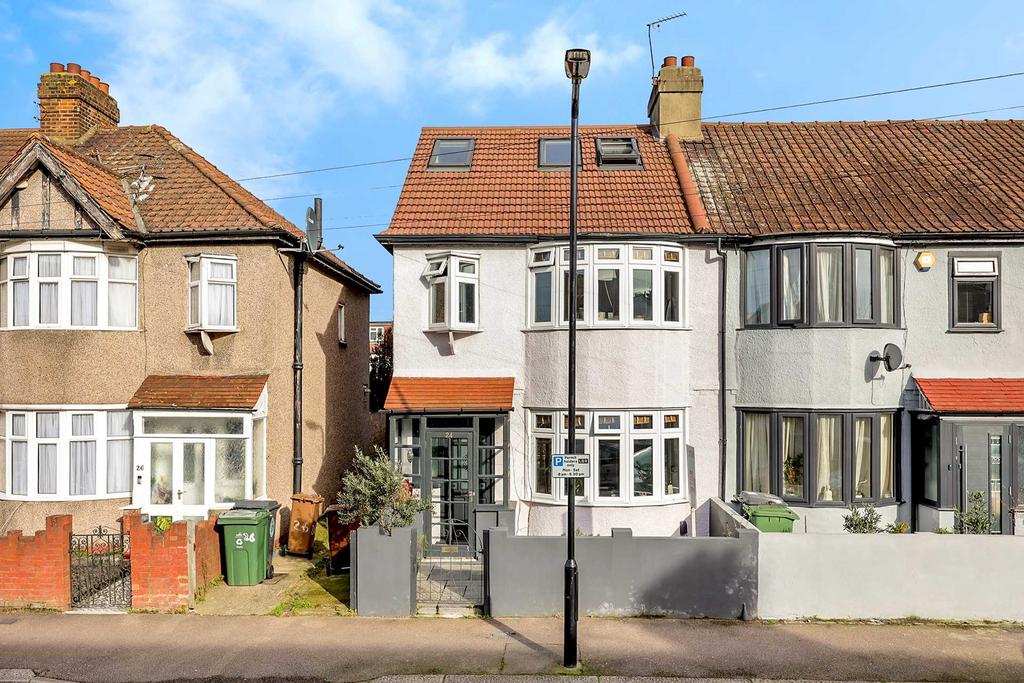 Sanderstead Road, Leyton, E10 3 bed semi-detached house - £675,000