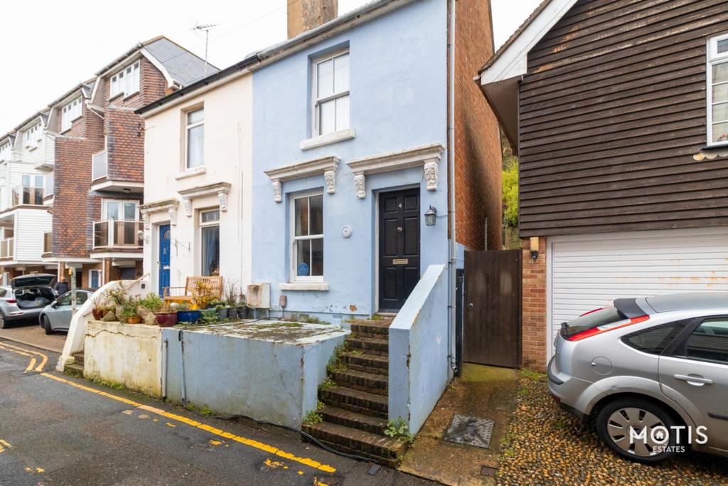 Gough Road, Sandgate, CT20 2 bed semi-detached house - £300,000
